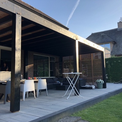 Moderne zwarte overkapping | Hardhout Discount